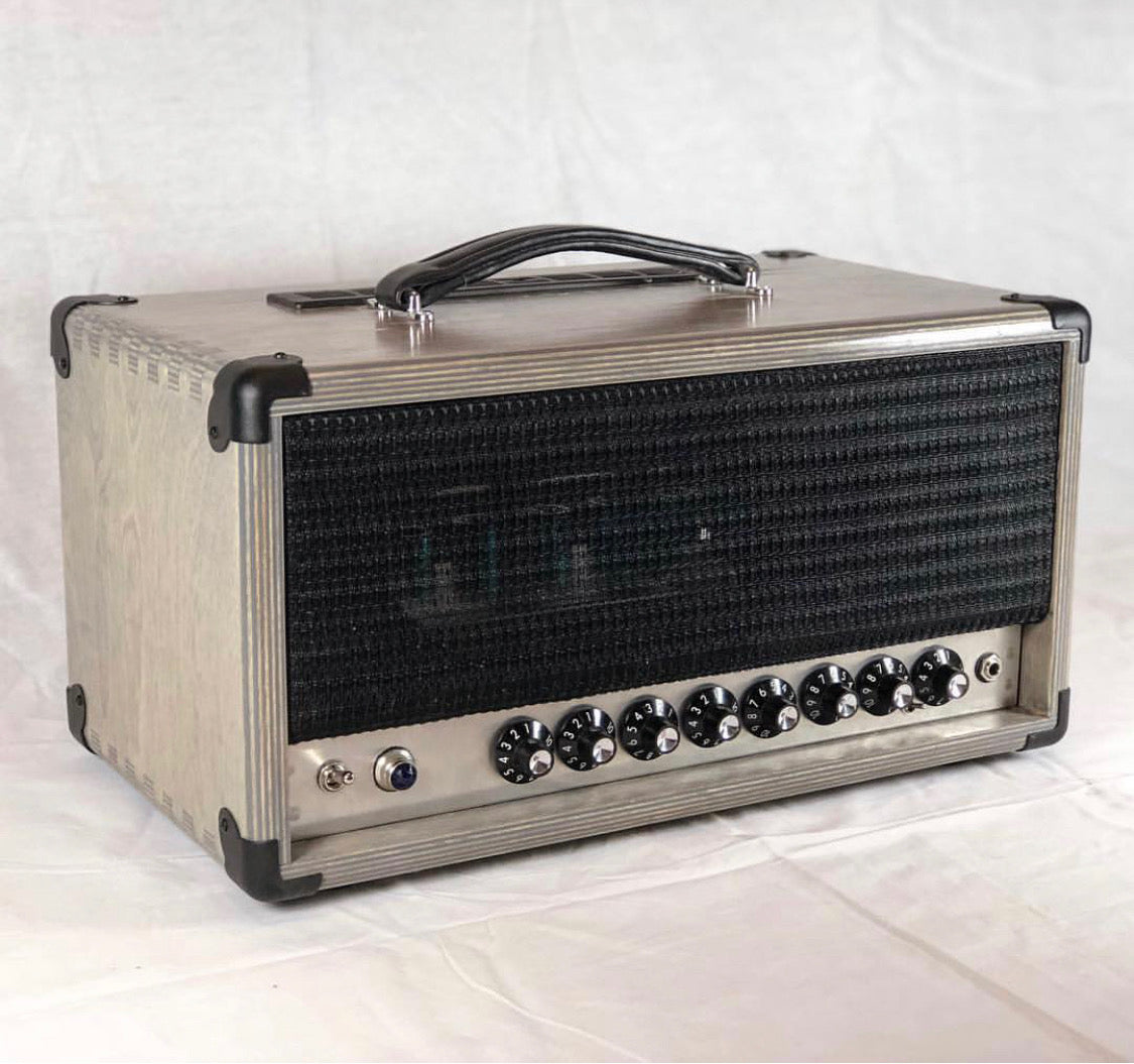 Enclosed Amplifier Headshell – Moon Custom Cabinetry